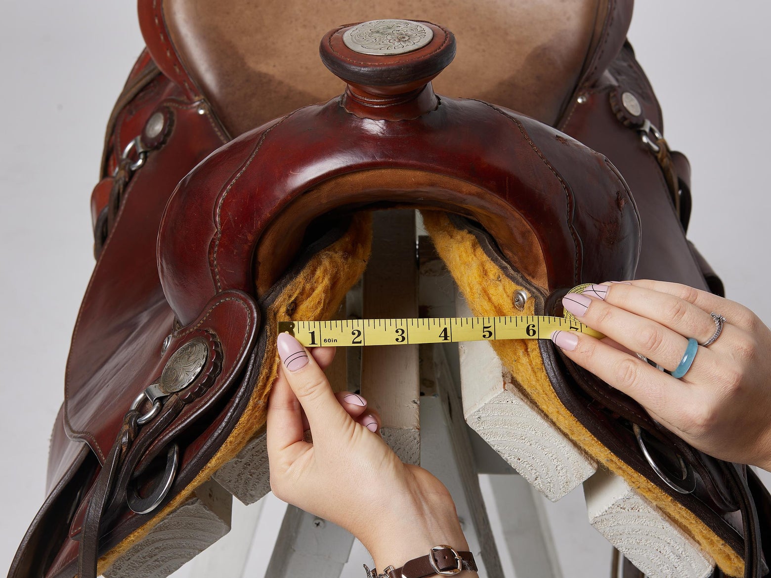 How to Measure English, Western, & Endurance Saddles | Riding Warehouse